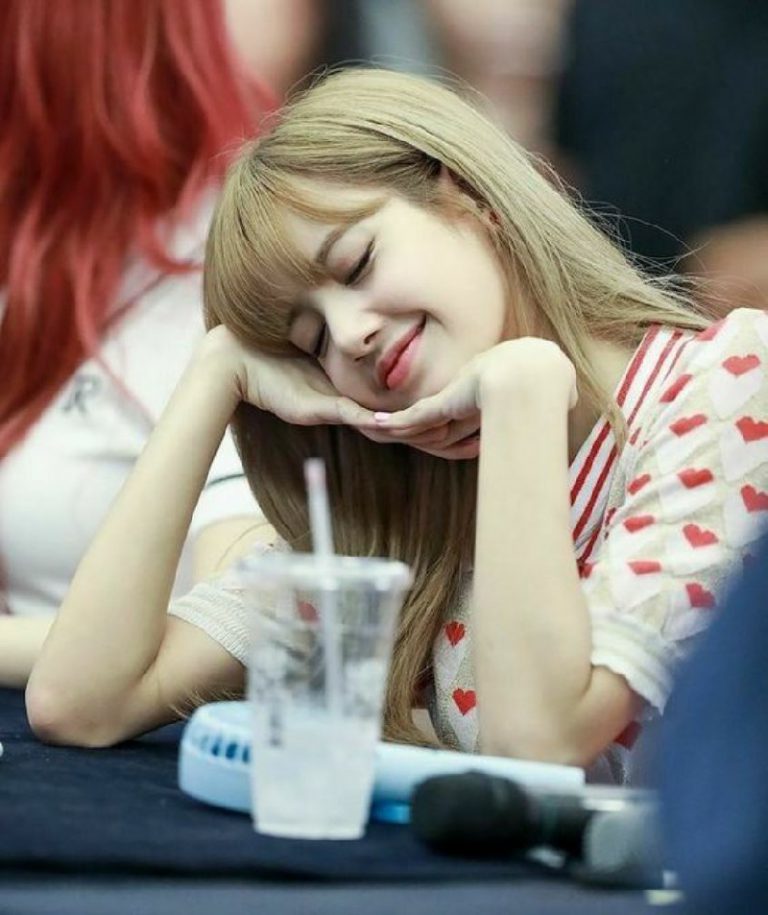 TOP 40+Hình ảnh Lisa đẹp cute và đáng yêu nhất của Blackpink