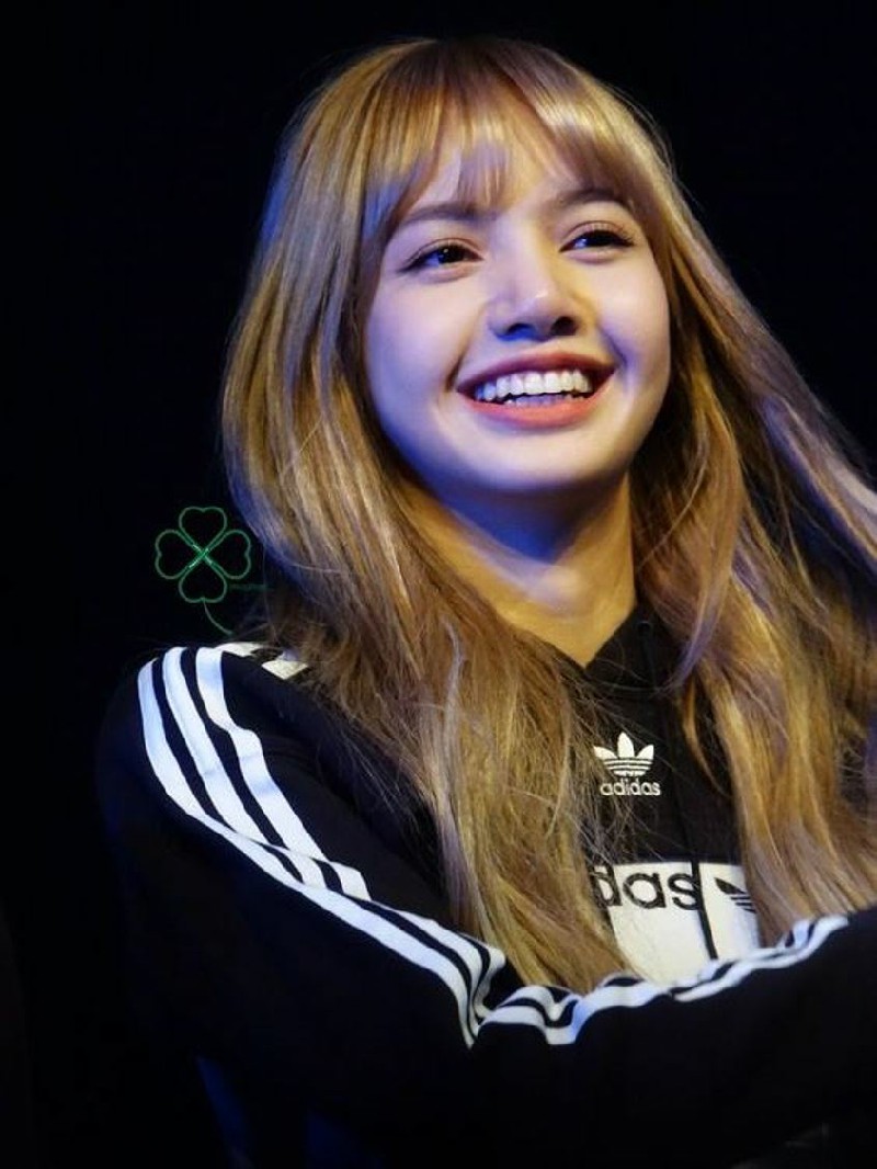 TOP 40+Hình ảnh Lisa đẹp cute và đáng yêu nhất của Blackpink